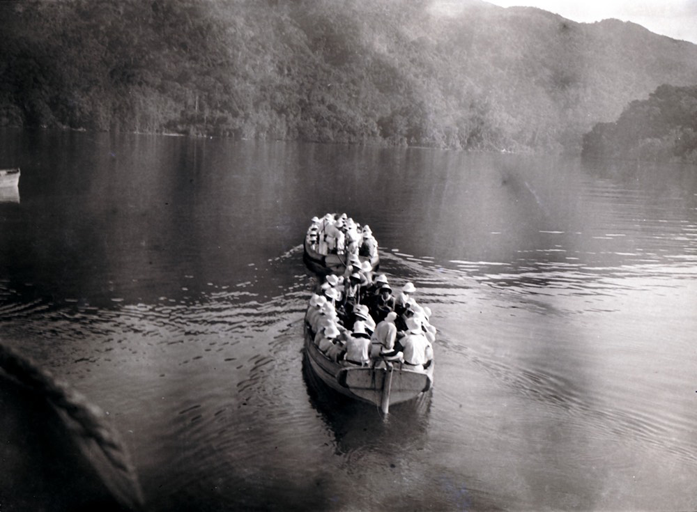 Cleo Paskal piece-Adelaide landing party proceeding ashore - The Sunday ...